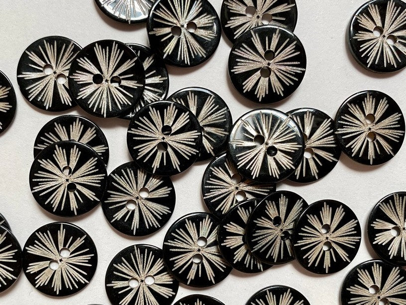 Glossy Black Opaque Shell Laser Starburst Centre 15mm – Black Sheep Yarns